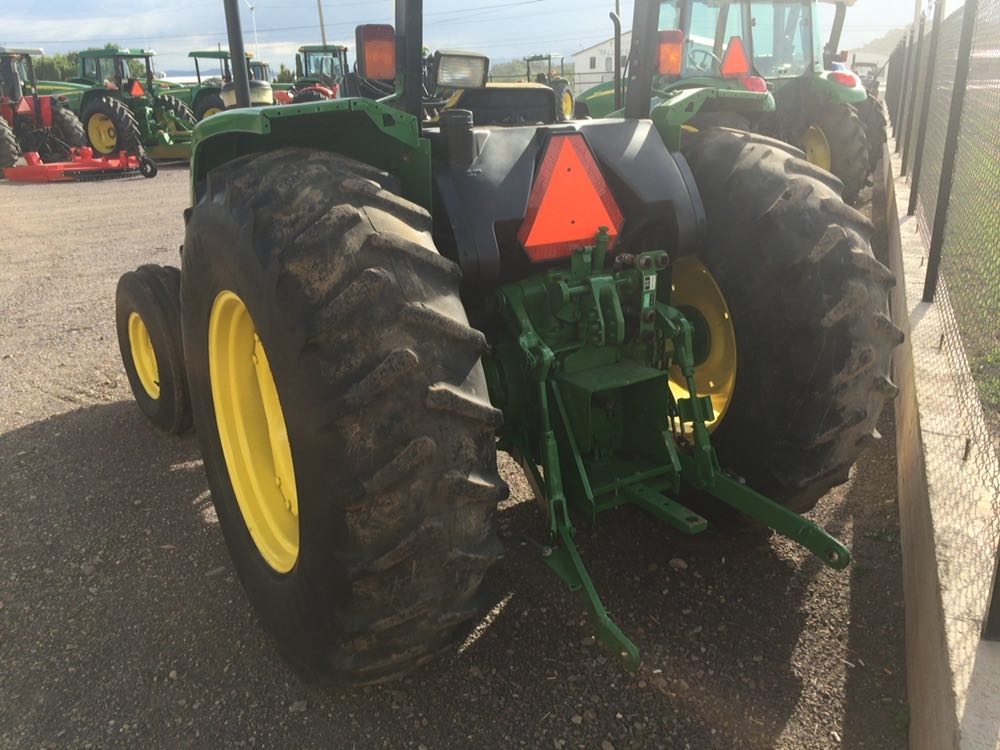 MAQUINARIA AGRICOLA INDUSTRIAL: Tractor John Deere 5715 $20,500 Dlls.