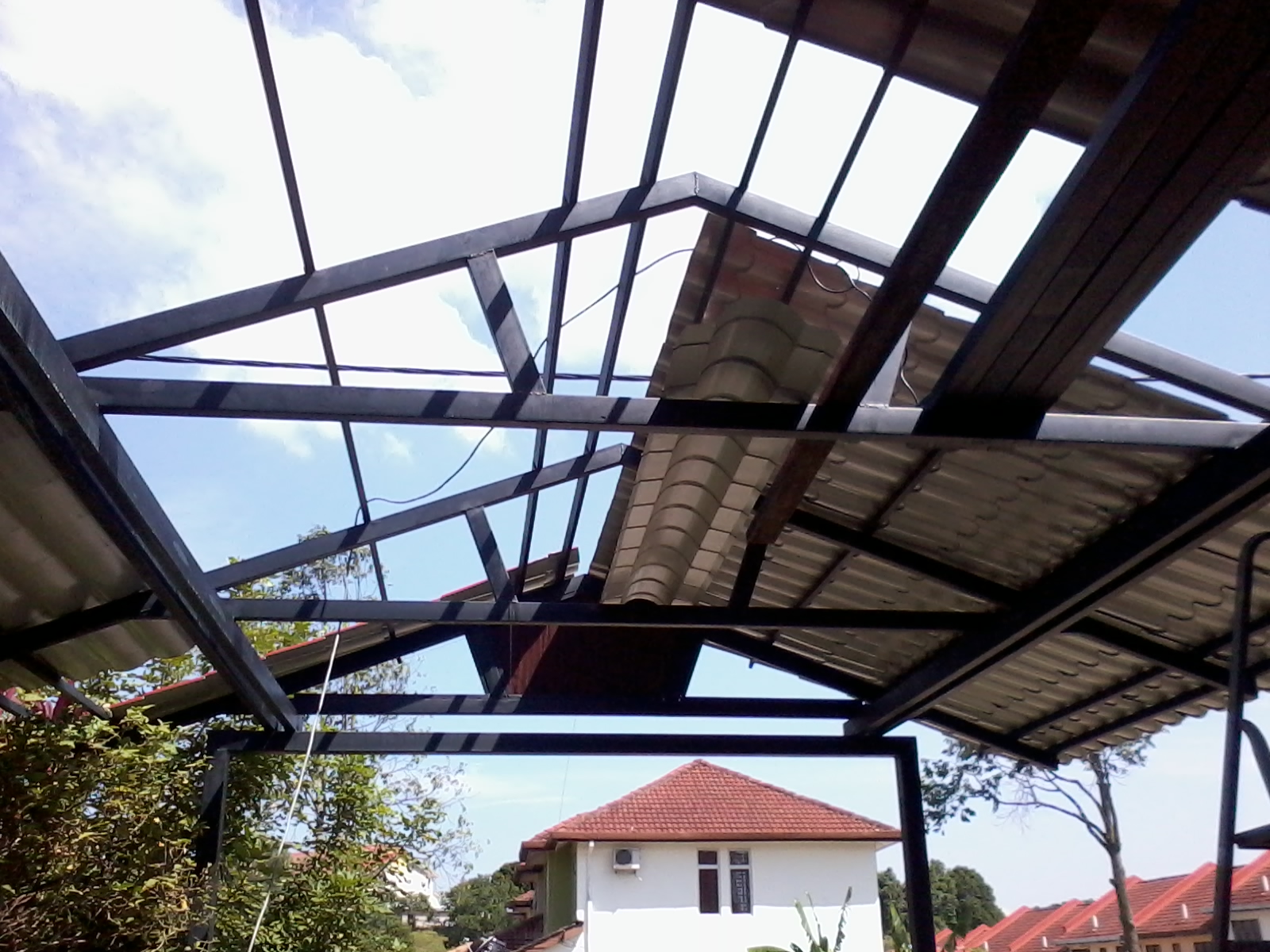 AWNING PAGOLA DAN GRILL : MEMASANG AWNING BUMBUNG BENTUK A.