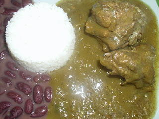 Colombo de coq, riz et haricots rouges.