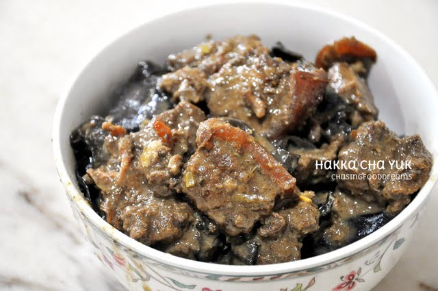 CHASING FOOD DREAMS: Chinese New Year 2012, Day Two: A Traditional ...