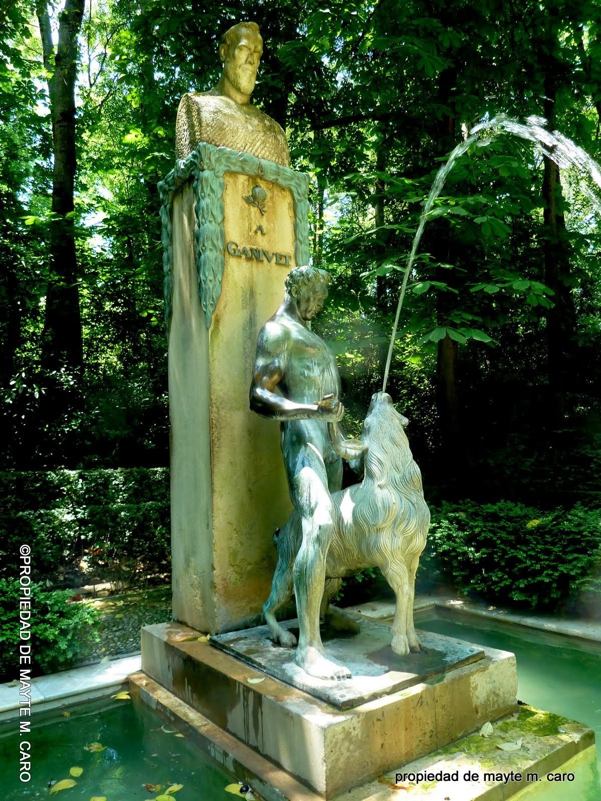 FUENTES EN GRANADA: FUENTE DE NUESTRO ILUSTRE ESCRITOR ANGEL GANIVET EN ...