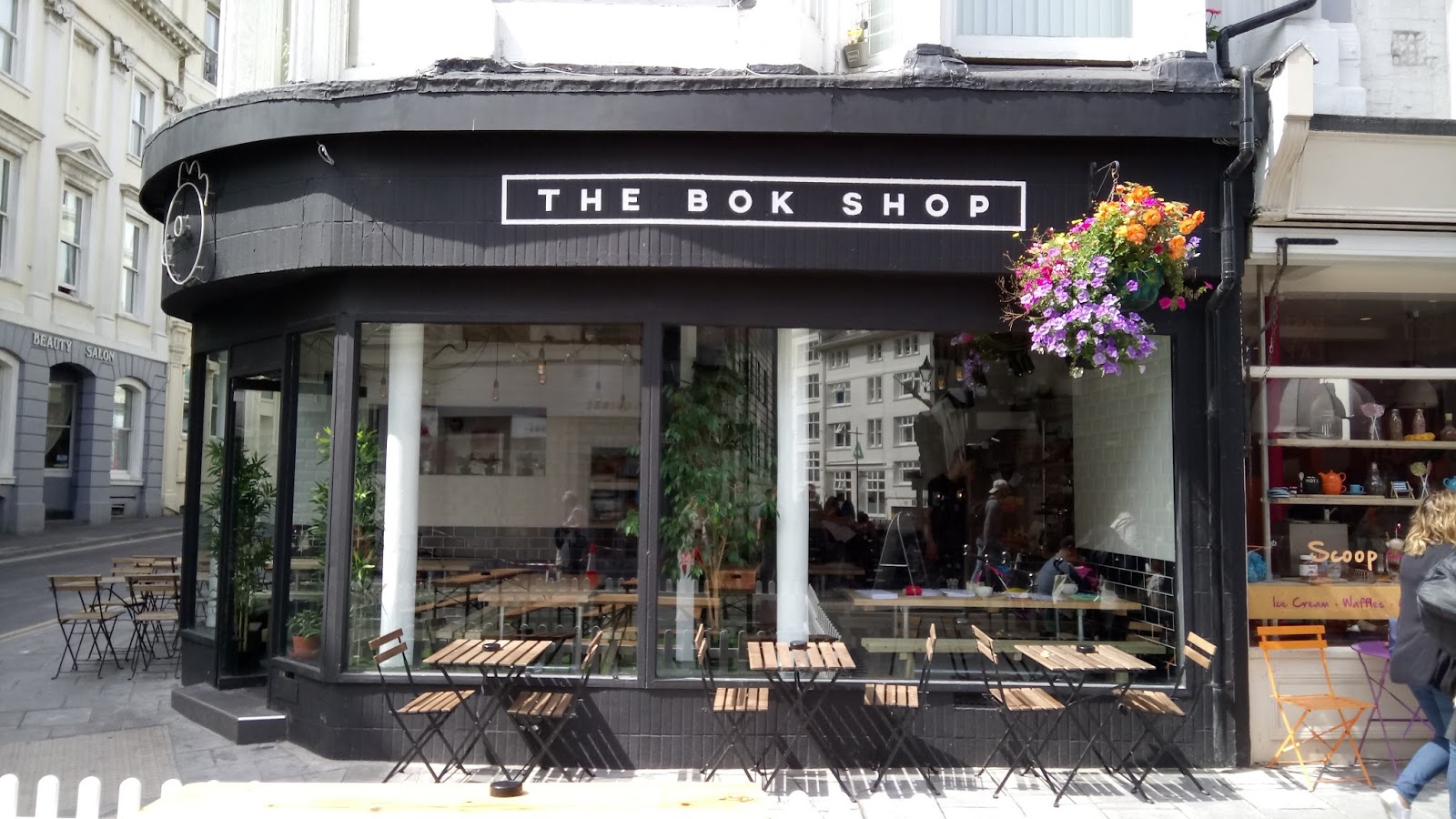 Magnon's Meanderings: Bok Shop.