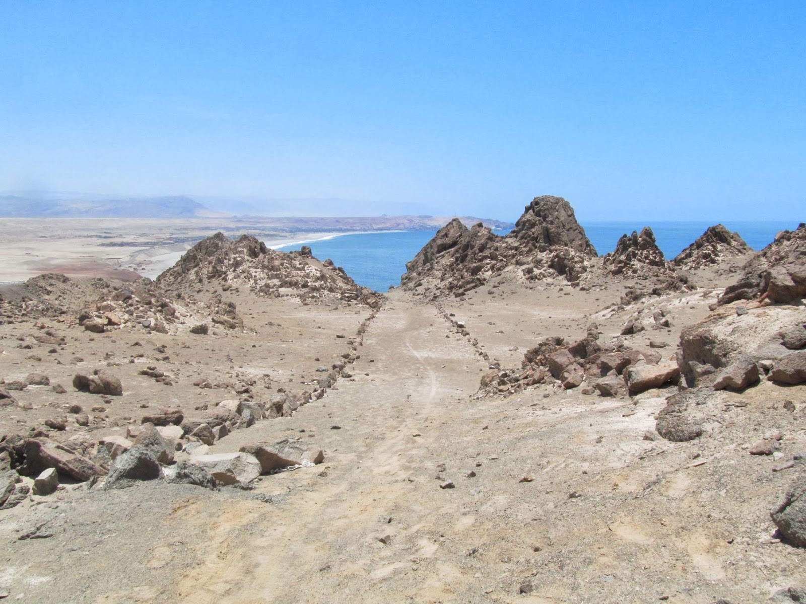 Un camino inca junto al mar