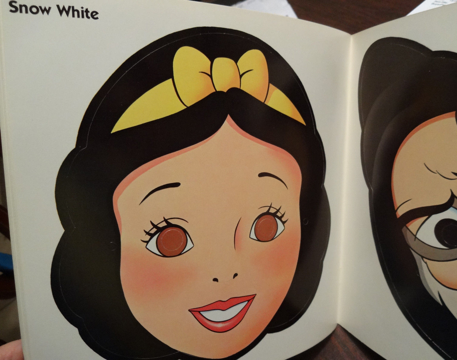 Filmic Light - Snow White Archive: 1985 Disney Book of Masks