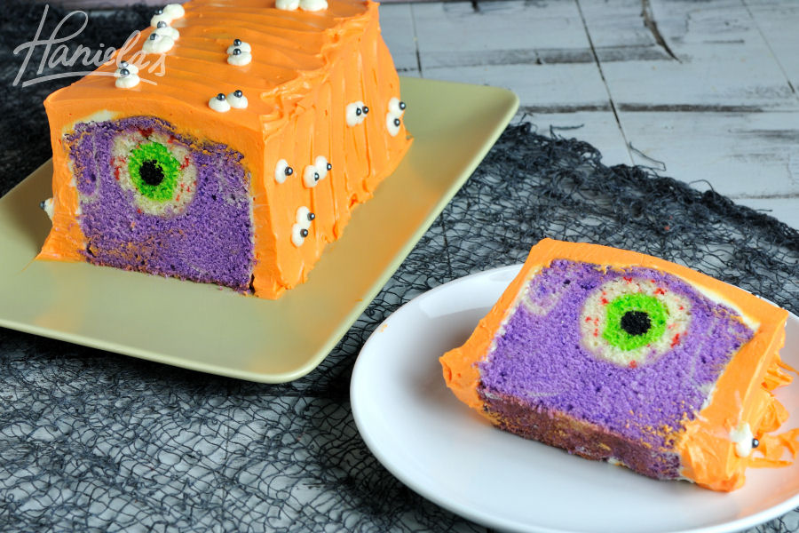 Haniela's: Monster Eye Surprise Cake for Halloween