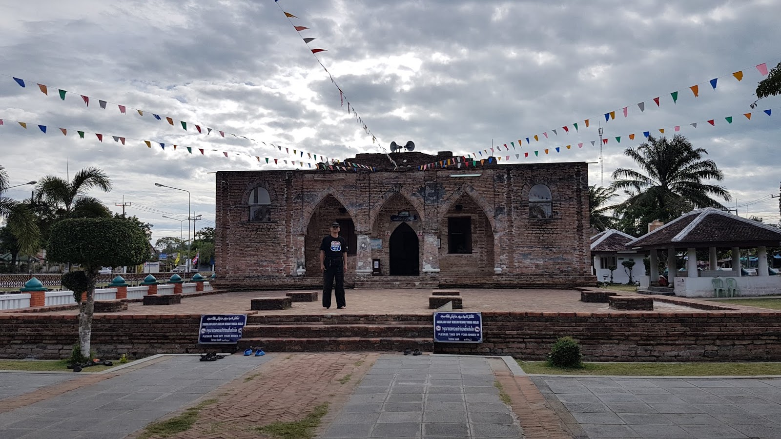 A traveller's reflection: 2018 Betong to Hatyai 4x4 Trip: Krue Se Mosque