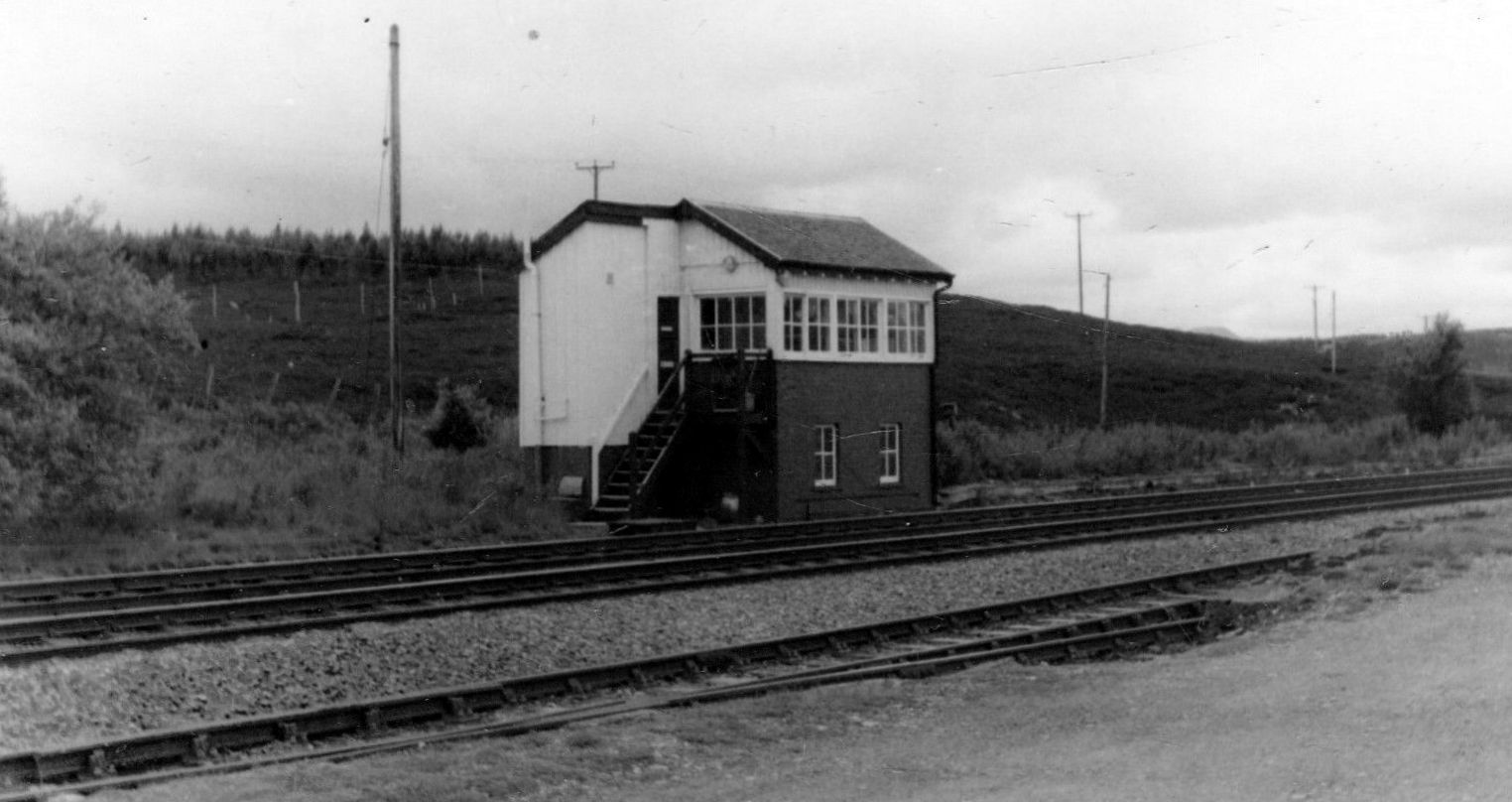 Tour Scotland: Old Photograph Signal Box Railway Station Dalwhinnie ...