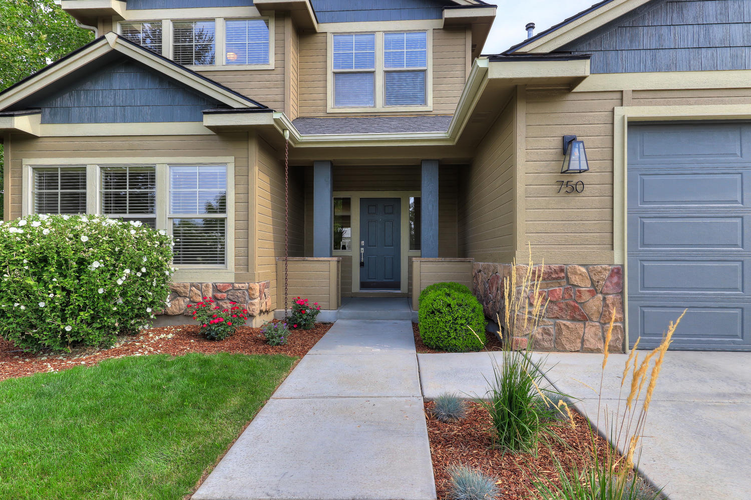 Lowe's Flat Fee Realty: Beautiful Home on Corner Lot