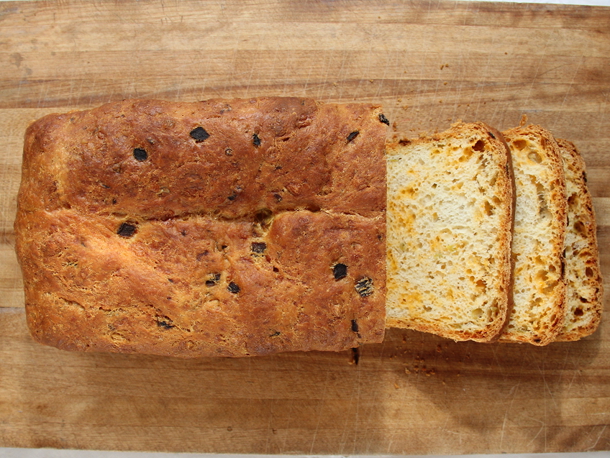 Cookistry: Cheddar and Chiles Bread (Kneadlessly Simple)