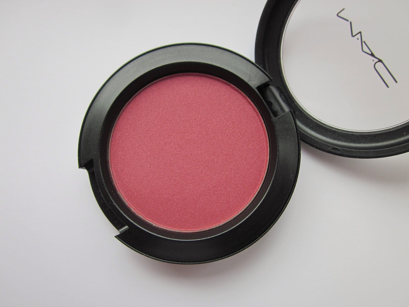 Pretty Tallulah | Beauty, Fashion & Lifestyle Blog: Mac Breezy Blush Review