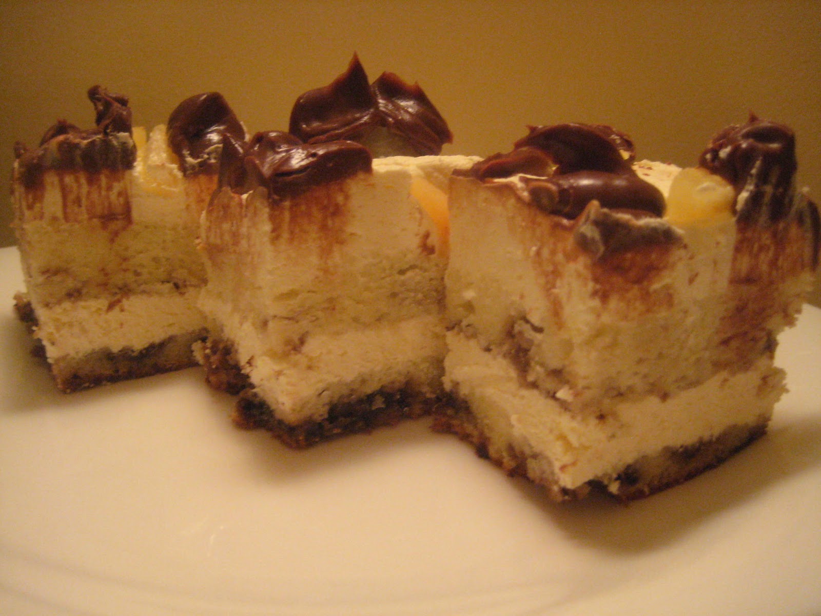 VULPEA COFETAR: PRAJITURA CREM OLE DE VANILIE CU ANANAS SI CIOCOLATA