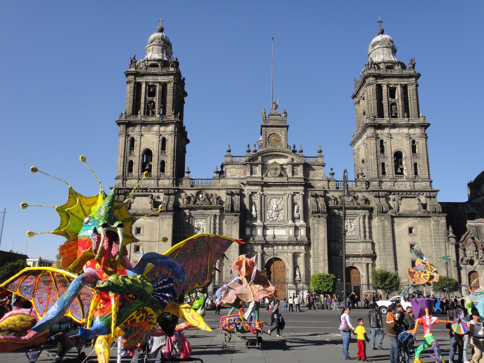 UM DIA APÓS O OUTRO: CIUDADELA, ZÓCALO, ANTARA-POLANCO, ANIVERSÁRIO ...