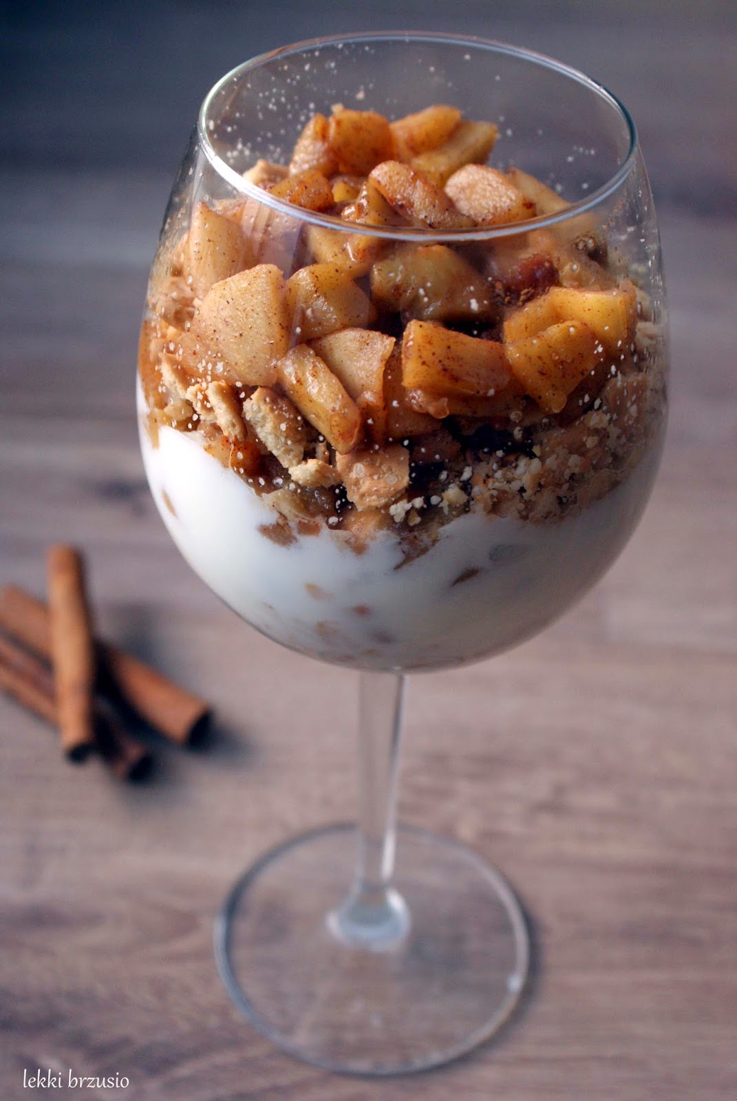 Lekki brzusio.: FIT deser z jabłkami