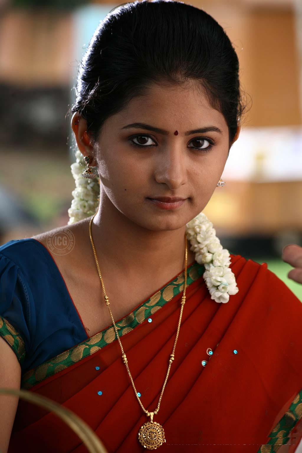 Kingdom of Photo Albums: Tamil Actress Reshmi Menon Photos
