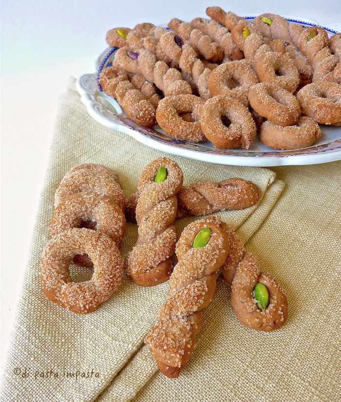 Di Pasta Impasta: Torcetti e ciambelline al vino rosso