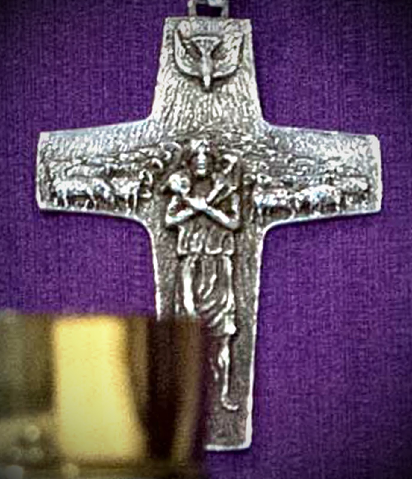 Pope Francis... and the new Papal Pectoral Cross