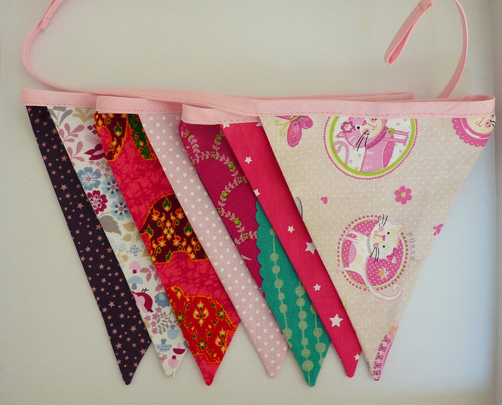 Curliz création: Guirlandes de fanions pour la chambre d'enfant.