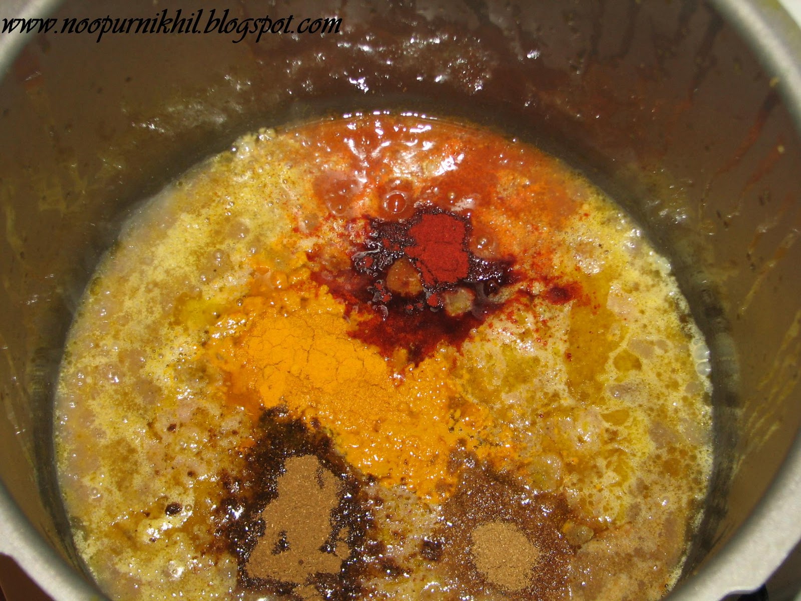 foodsonline: Colocasia Curry (ghuiyan/ arvi curry)