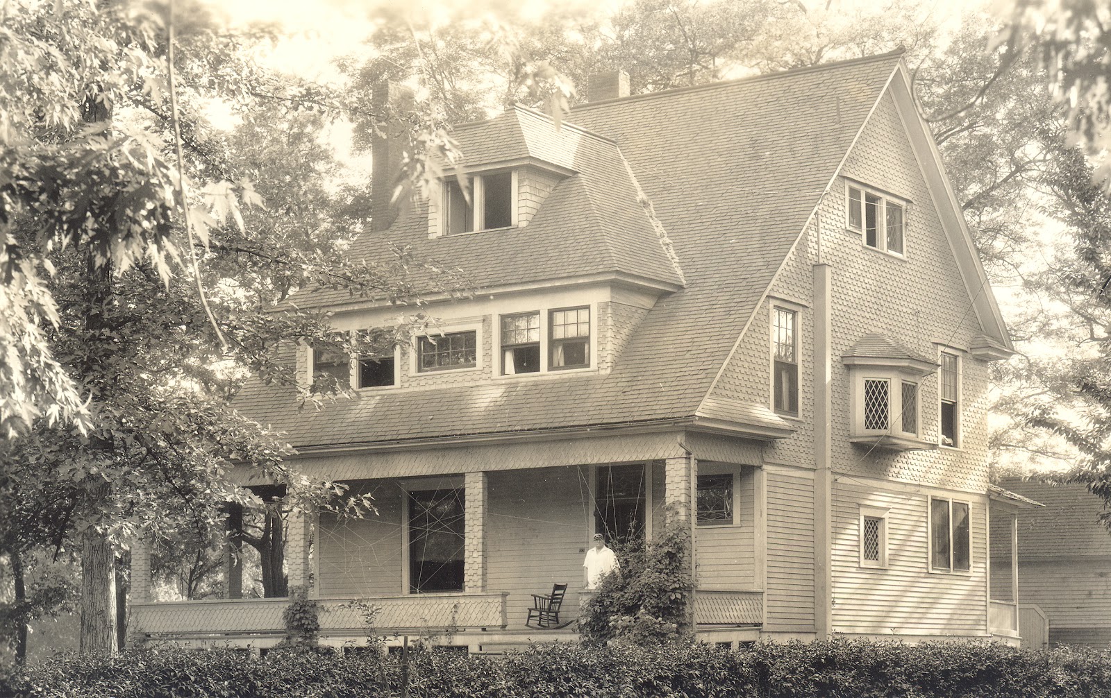 Old photos of architecture: Incredible shingled home