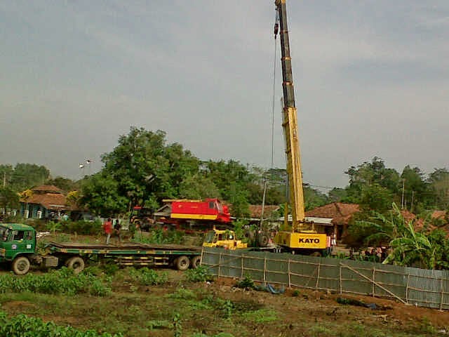 PT. Kereta Api Logistik (KALOG): [KG-317/2014] Mobilisasi Crane Darat ...