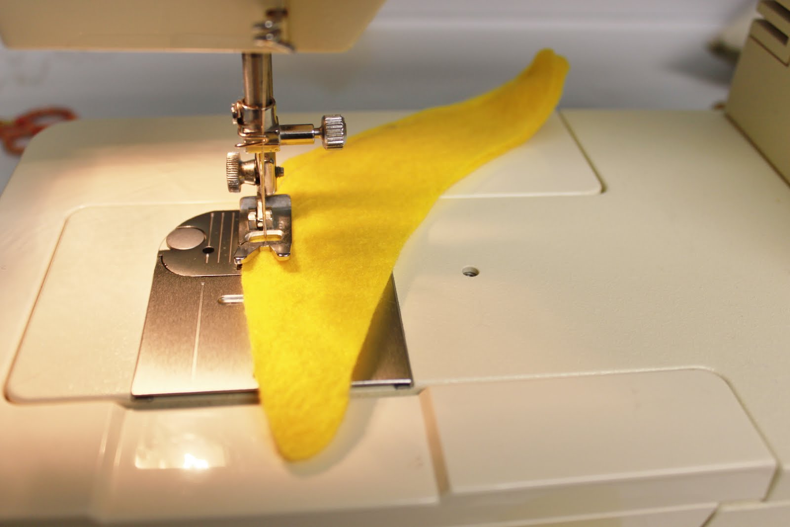 While Wearing Heels: I heart fake food - Felt Banana Tutorial