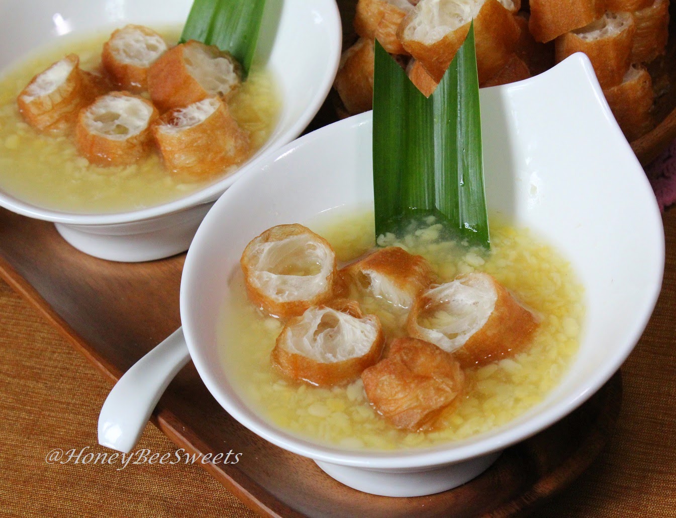 Honey Bee Sweets: Tau Suan (豆爽) -Split Bean Dessert Soup