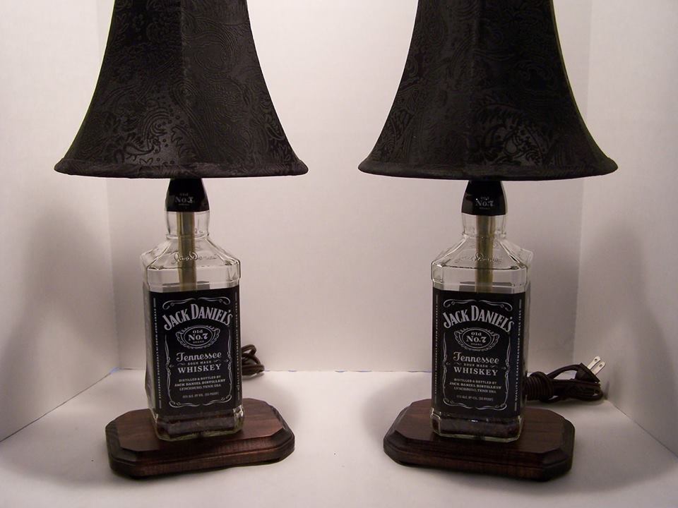 Cómo hacer una lámpara con una botella de Jack Daniel's