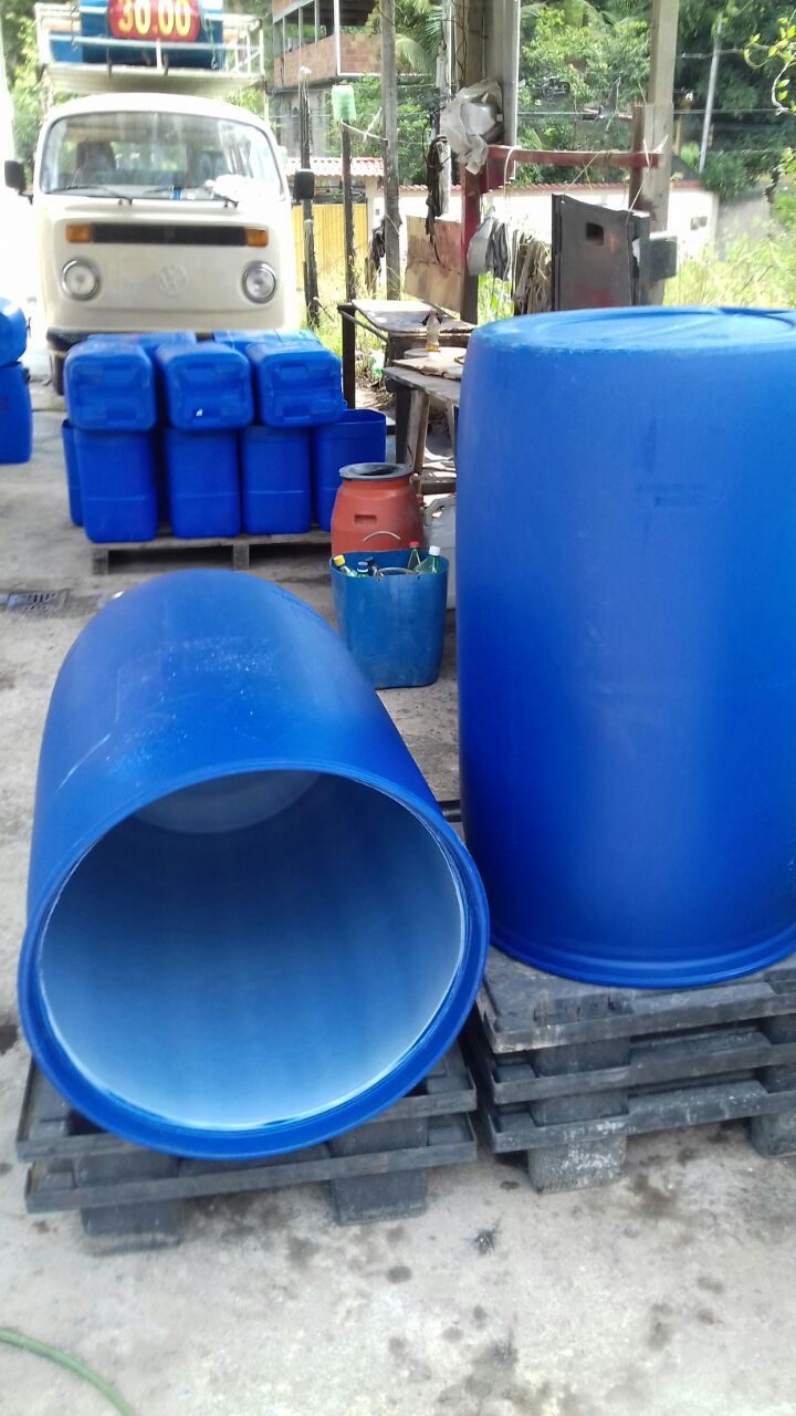 Galões e Tonéis de Ferro e Plástico