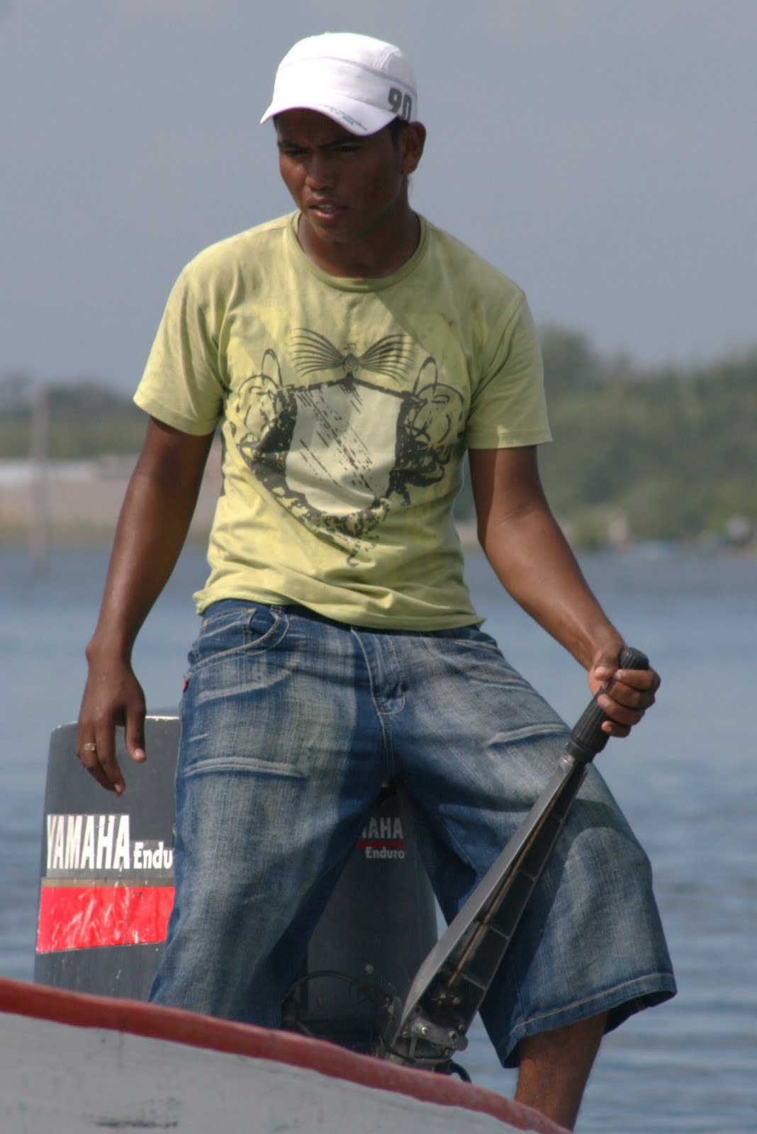 Imágenes masculinas en las calles de México.: Lanchero en Chiapas 1