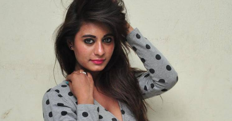 DESI ACTRESS PICTURES: Monica Thompson Latest Hot Cleveage Glamourous ...