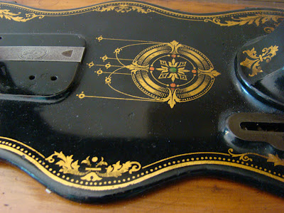 2knitwits: My Singer Model 12 handcrank with a fiddle base.