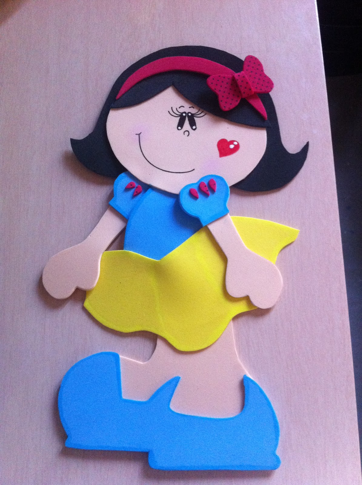 Daya: Tudo em EVA: Bonecas em eva Parede!