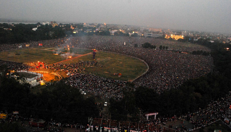 View Patna: Thousands witness 'Ravan Badh' at Gandhi Maidan