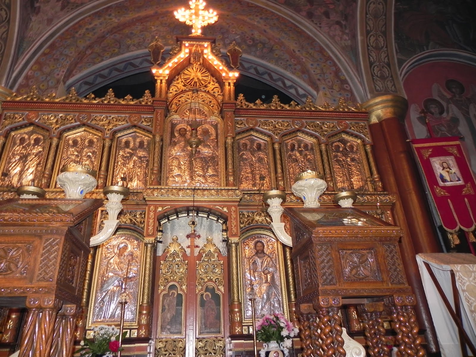 Biserica Ortodoxă "Adormirea Maicii Domnului" Brad: Imagini din biserică