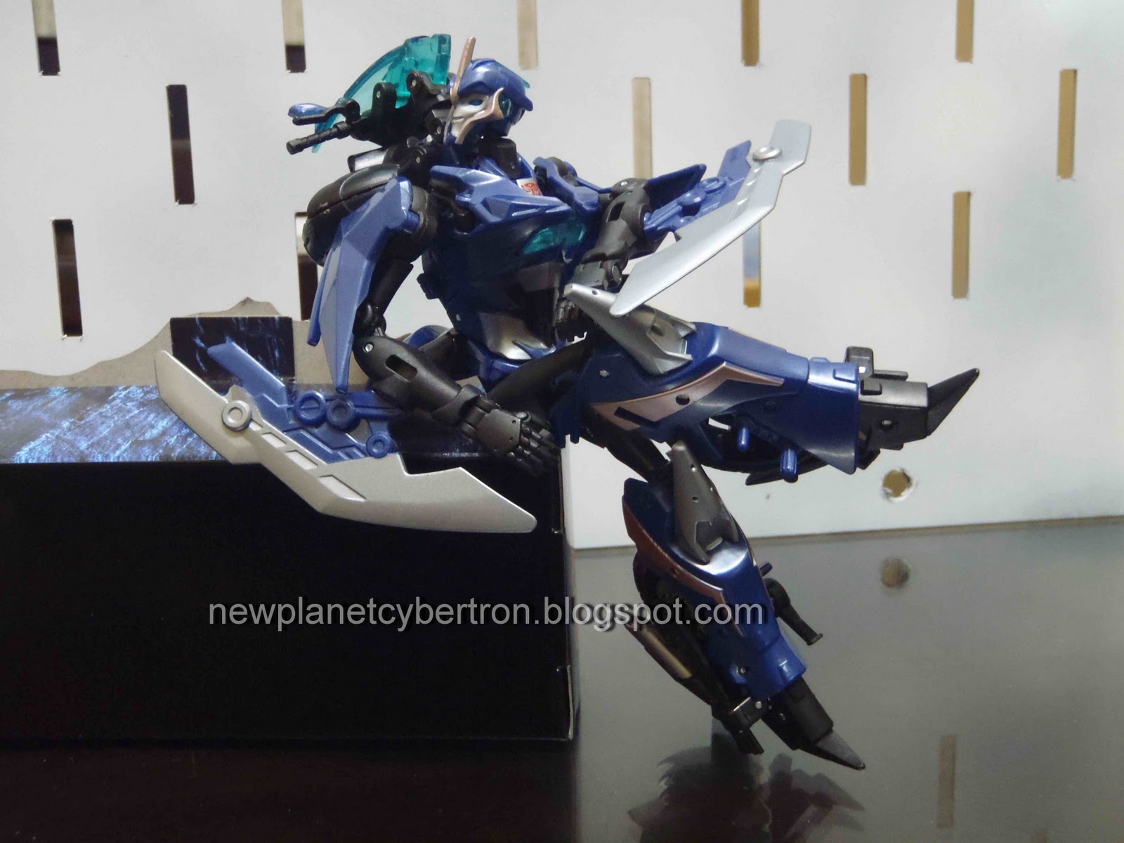 New Planet Cybertron: Transformers Review –Arcee (Prime Deluxe)