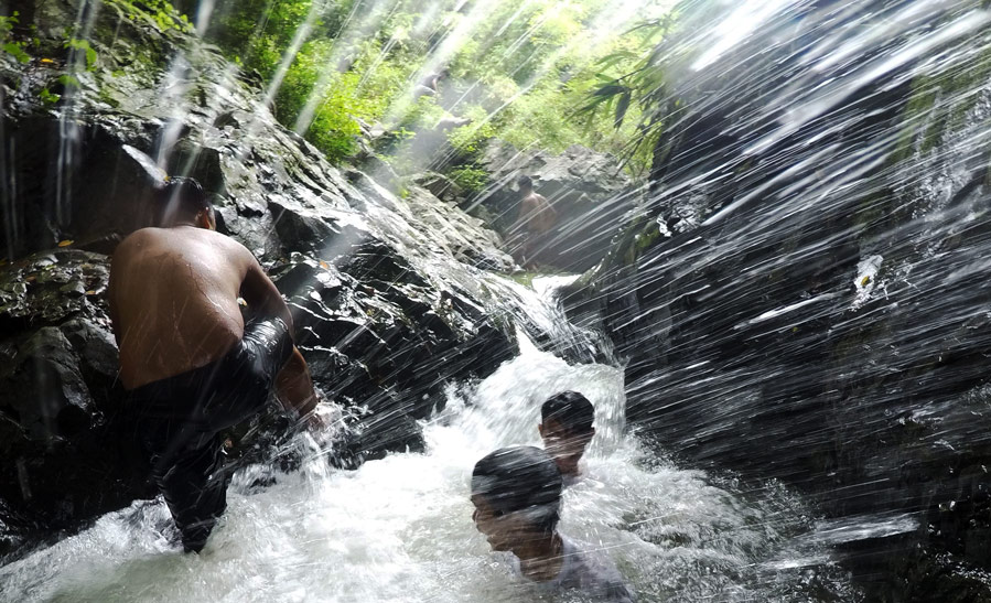 Mayantoc Tarlac - Trekking Adventure to Kiti Calao Falls | Playing Tourist