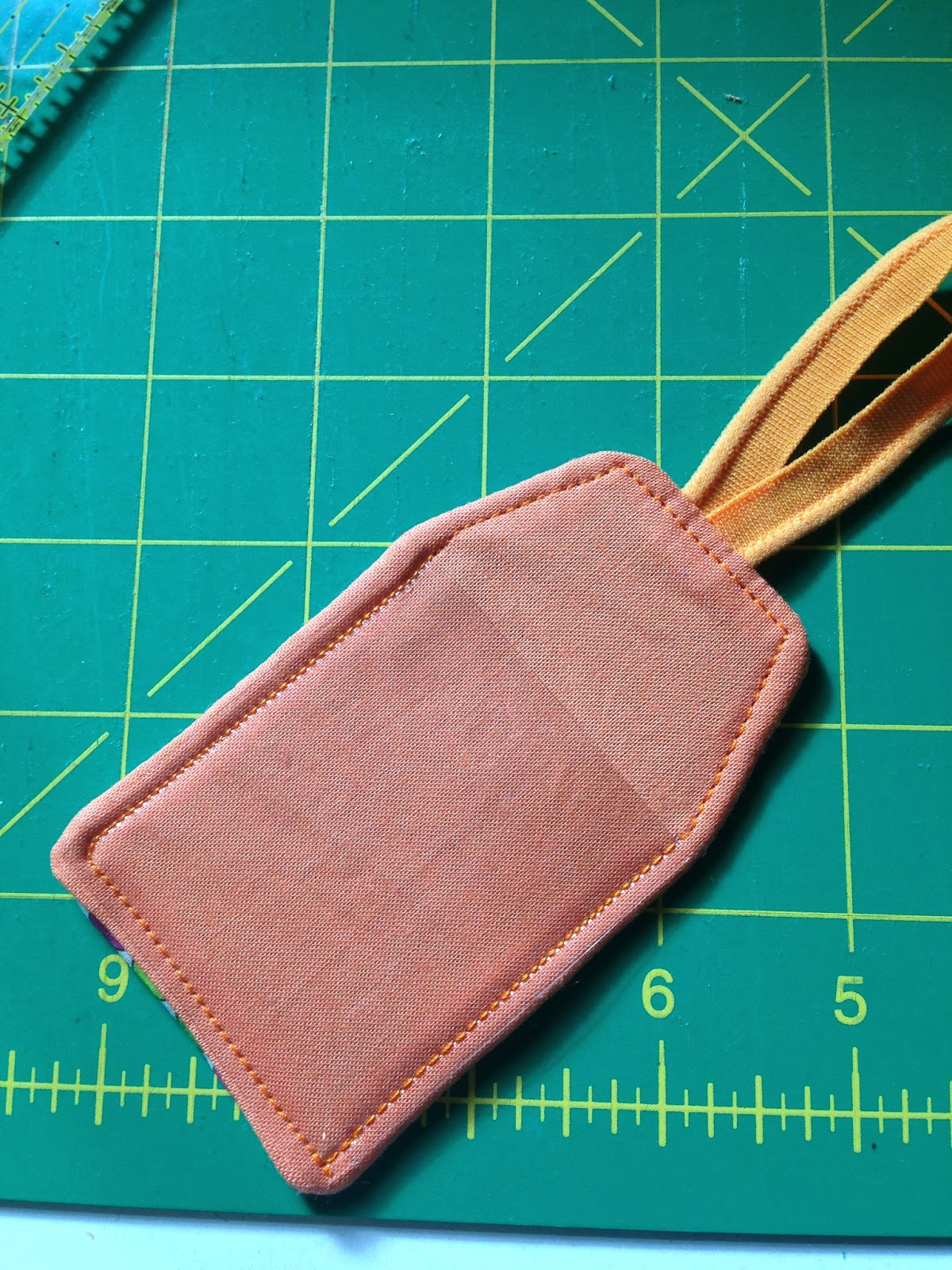 A Few Scraps: Quilted Luggage Tag tutorial