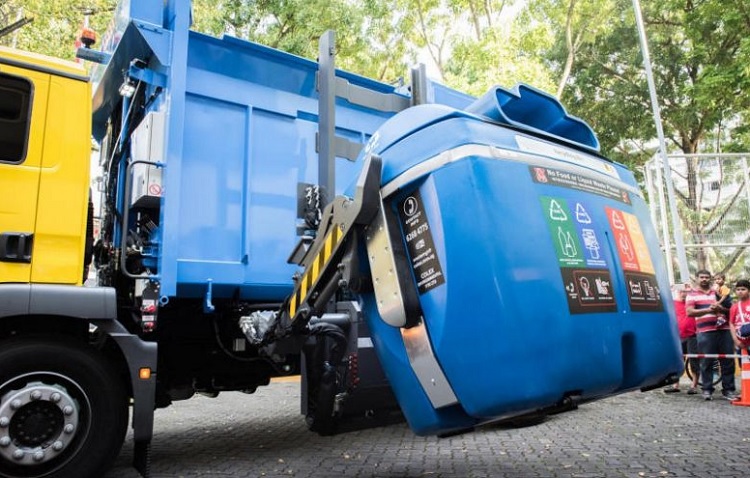 Lori Sampah Di Singapura Boleh Angkut Dari Arah Tepi - The Malaysian Update