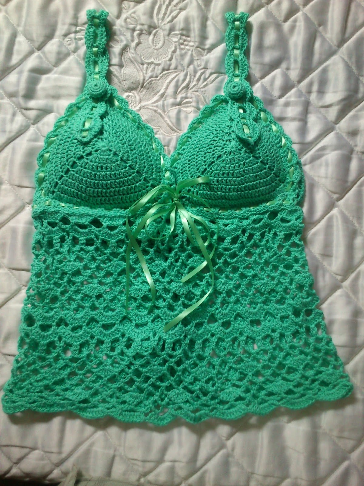 Dona Dalva Artesanatos: Cropped Verde de Crochê Com Gráfico