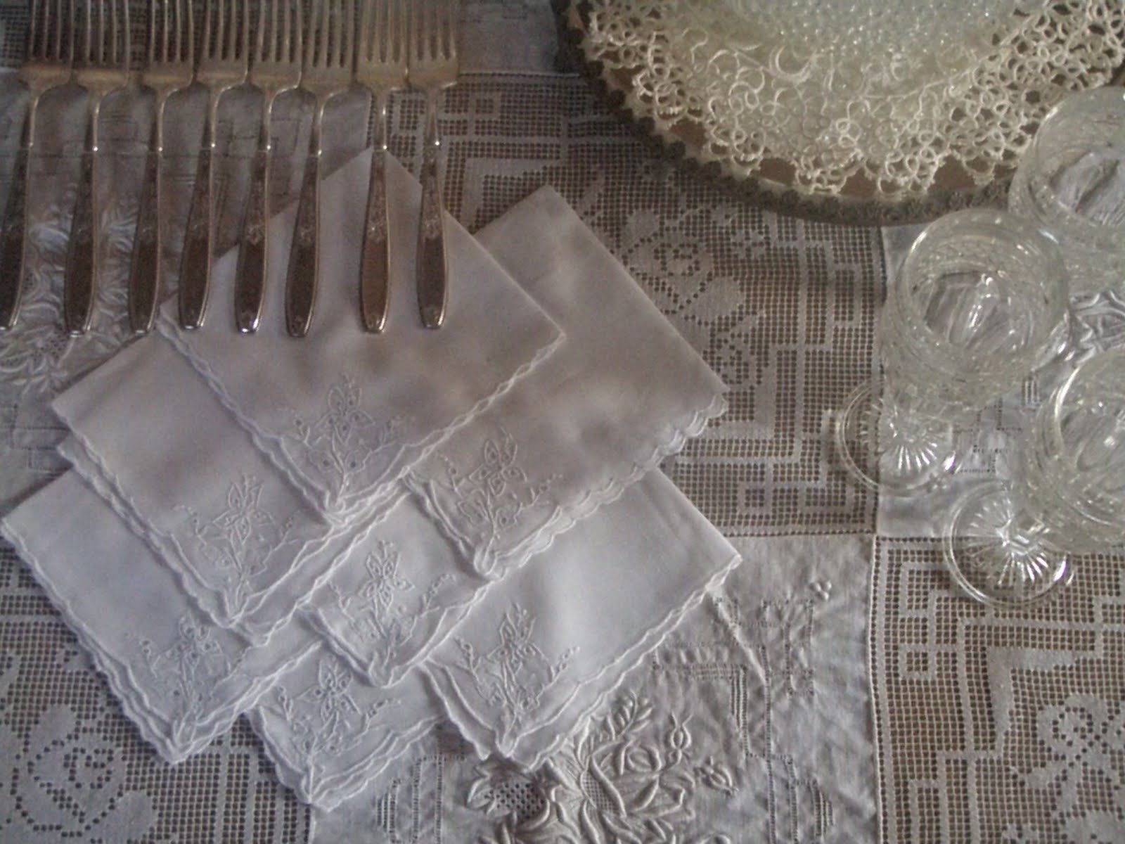 Cabin & Cottage : Lacy Party Plates