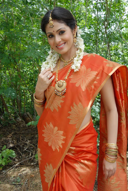 ACTRESS: Sada Latest Stills Silk Saree In Mythri Movie Gallery
