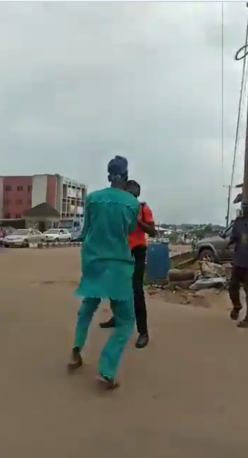 Physical Exchange Between A Civilian And A Traffic Warden(Video)