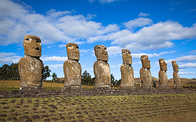 ISLA DE PASCUA + RAPA NUI: AHU AKIVI