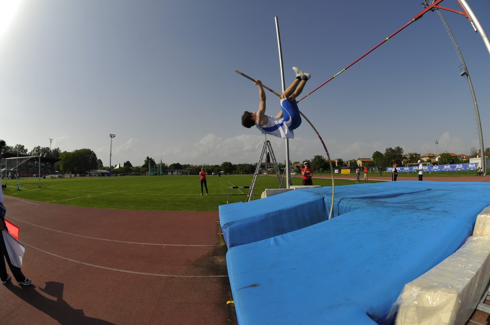 ASD ATLETICA 2000: DA SETTEMBRE ANCHE SALTO CON L'ASTA!!