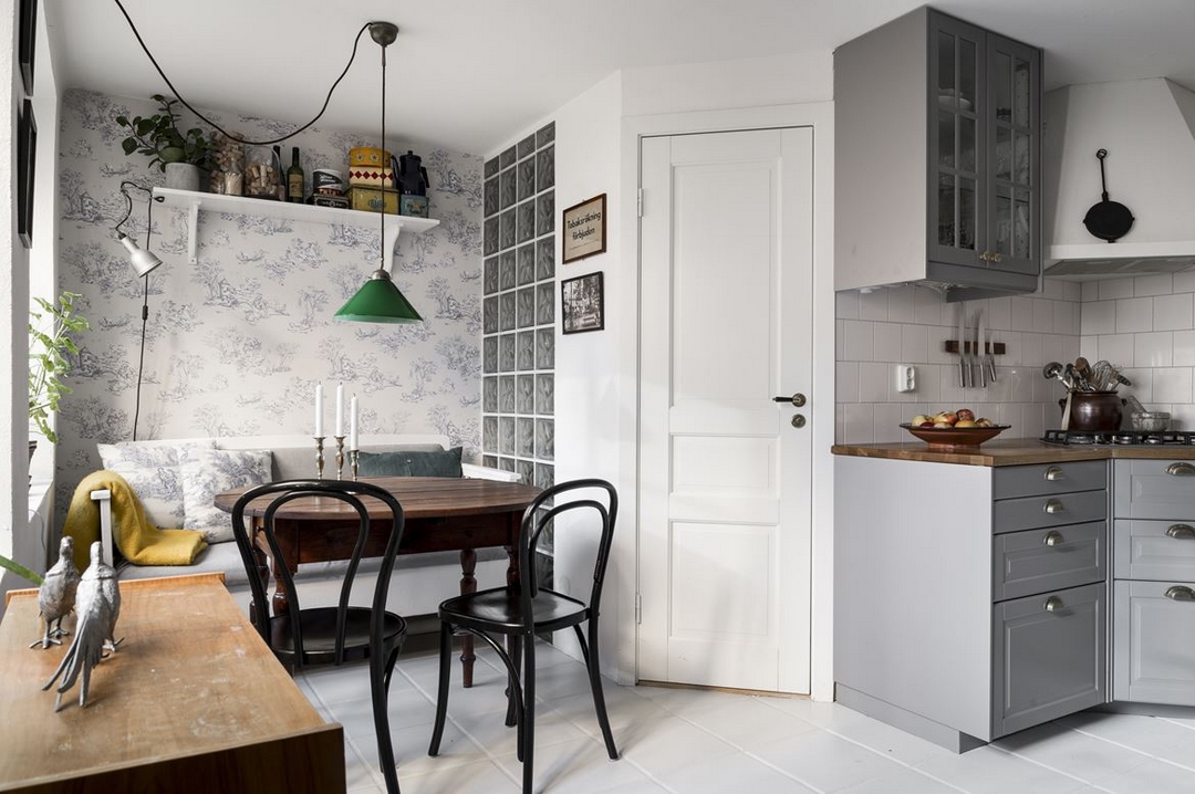 découvrir l'endroit du décor : LA PETITE MAISON DANS LA COUR