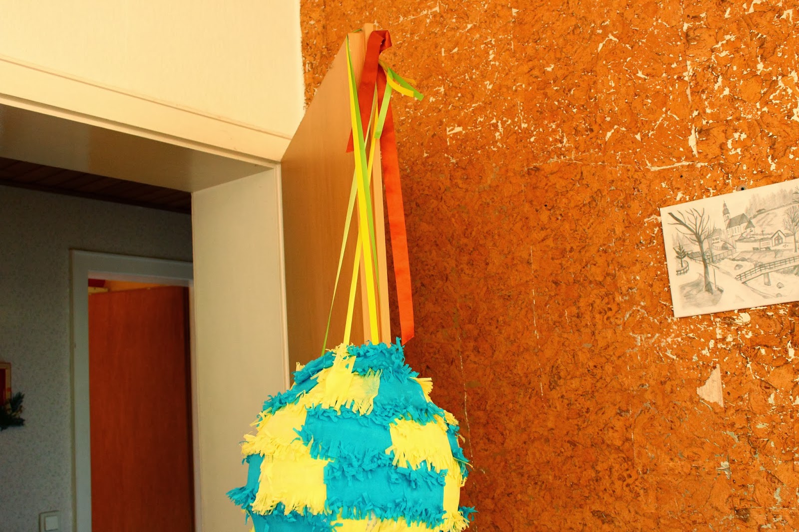 Hook-Paper-Scissors: Pull String Piñata - DIY