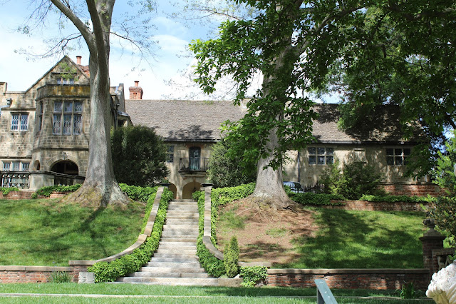 Royal Musings: And right next door to Agecroft Hall is Virginia House ...