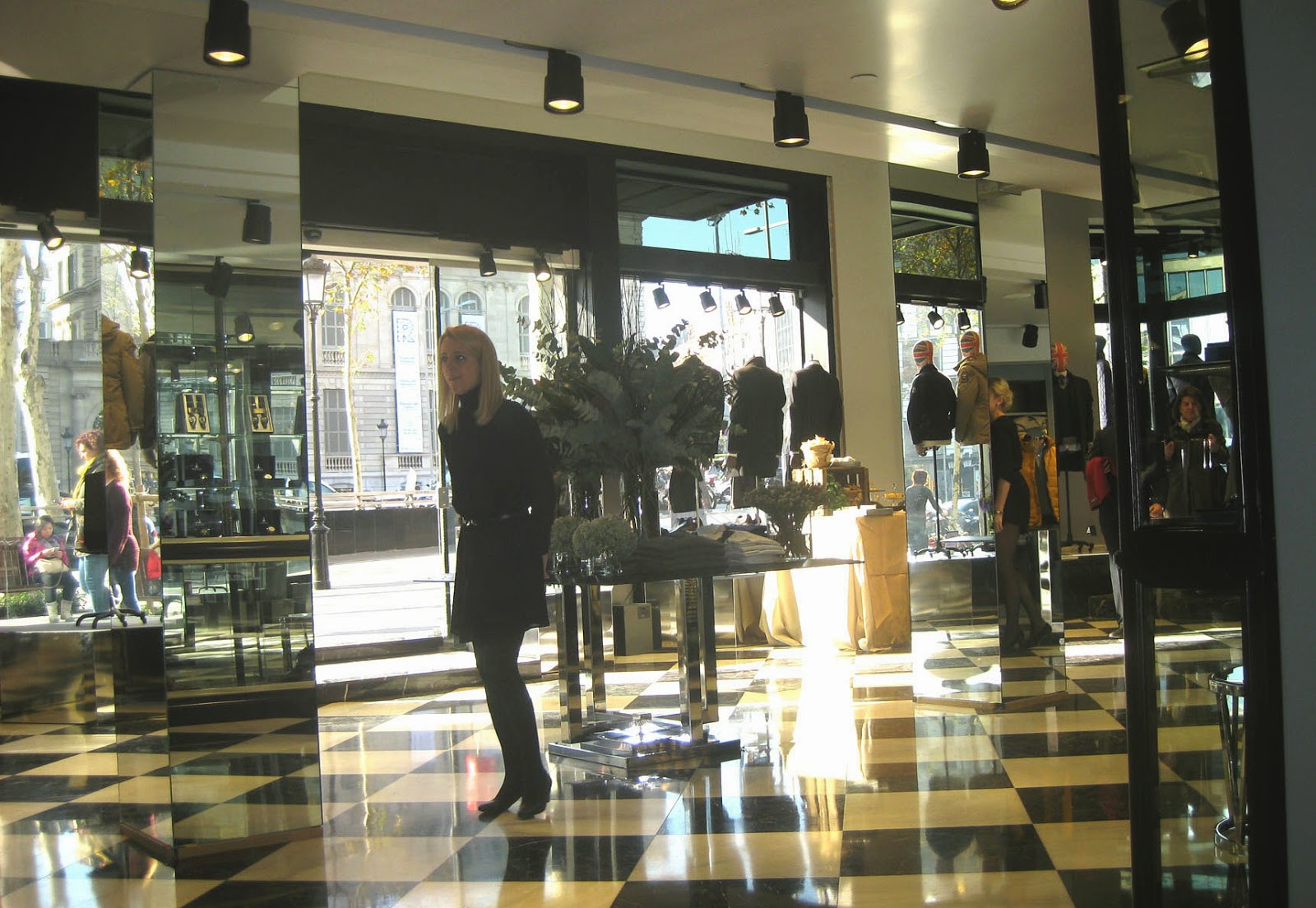 Blog de Tejidos: MACSON inaugura su FLAGSHIP