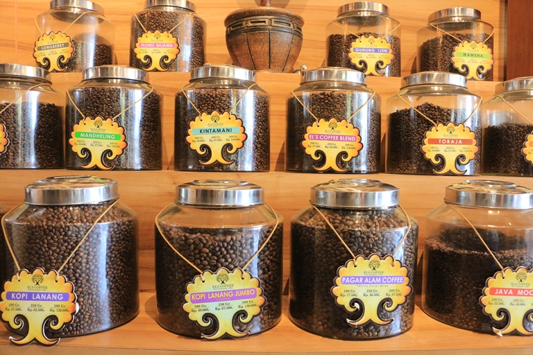 Menghirup Aroma Kopi di El's Coffee Bandar Lampung - TᖇᗩᐯEᒪEᖇIEᑎ