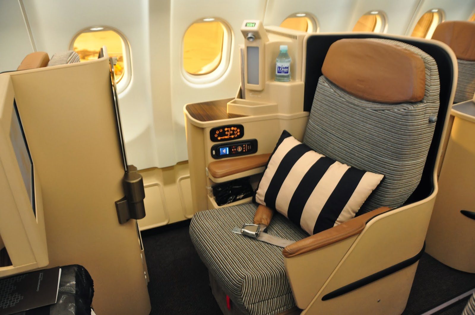 2013 飛行紀錄 阿提哈德 商務艙 ETIHAD Business Class EY C PVG-AUH | Moving Traveler